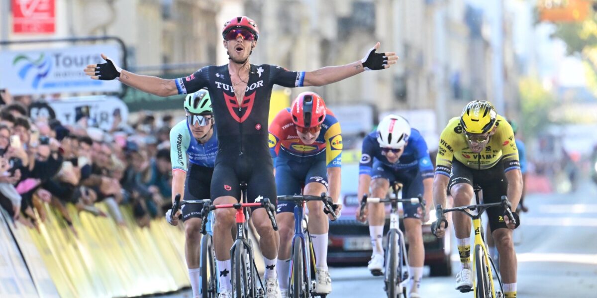 Matteo Trentin wint Parijs-Tours voor de derde keer | Wielerflits