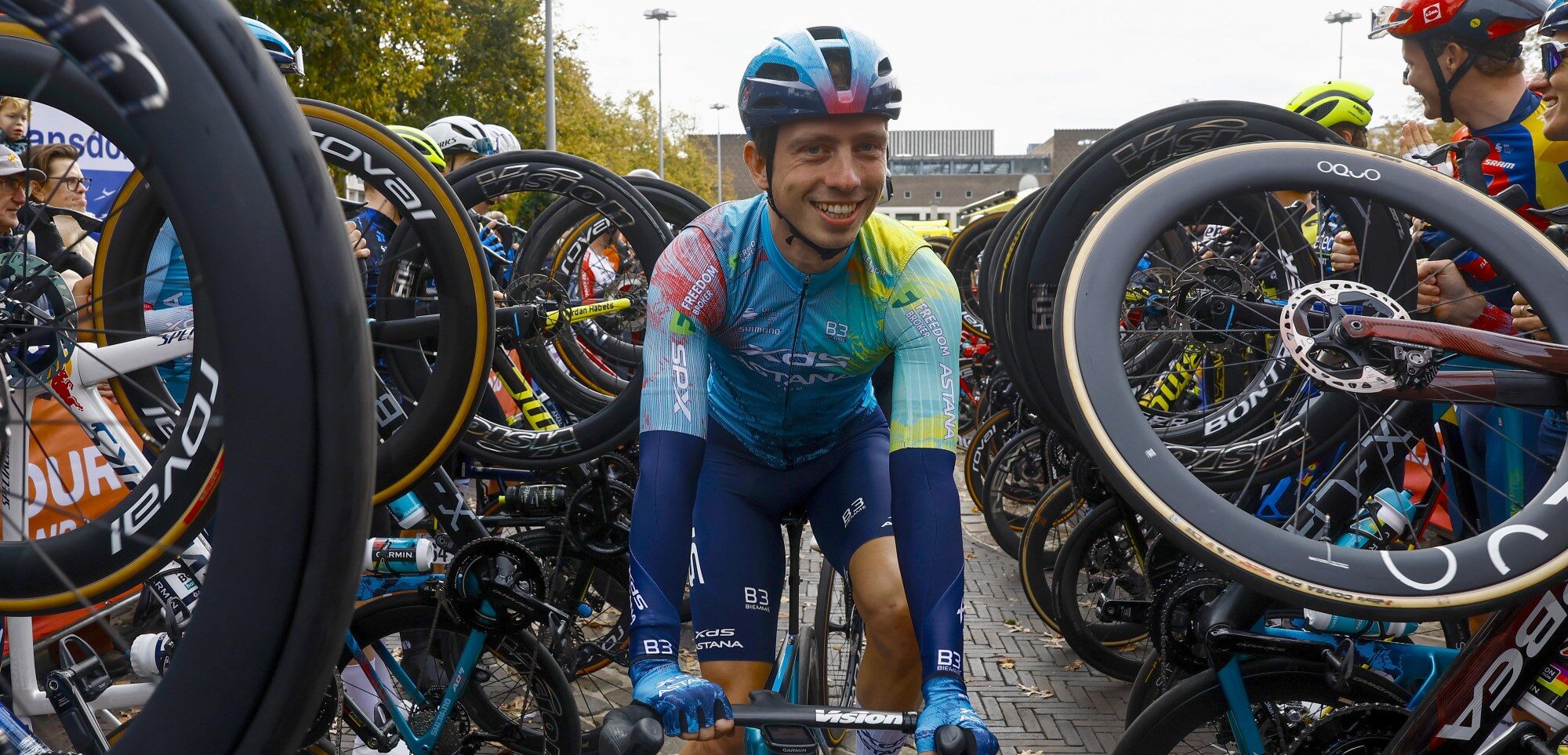 Afscheid Ide Schelling met erehaag in NIBC Tour of Holland