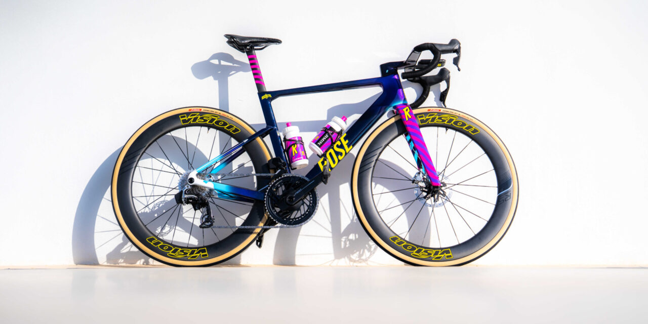 Dylan Groenewegen onthult Unibet Rose Rockets teamfiets 2026