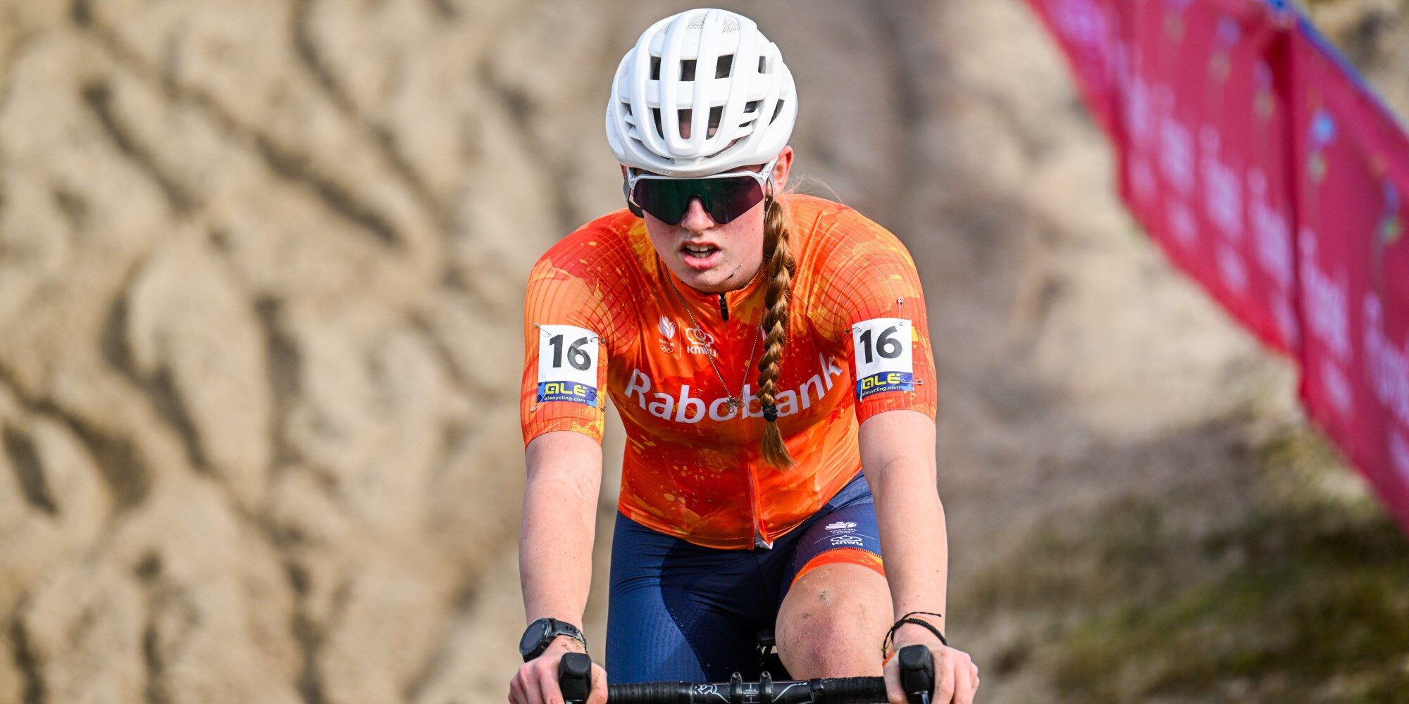 Isis Versluis verovert Nederlandse veldrittitel bij de junioren ...