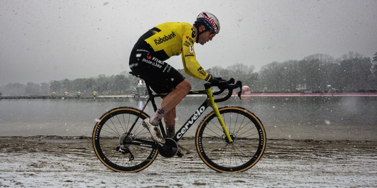 Wout van Aert loopt enkelbreuk op en mist veldritwinter