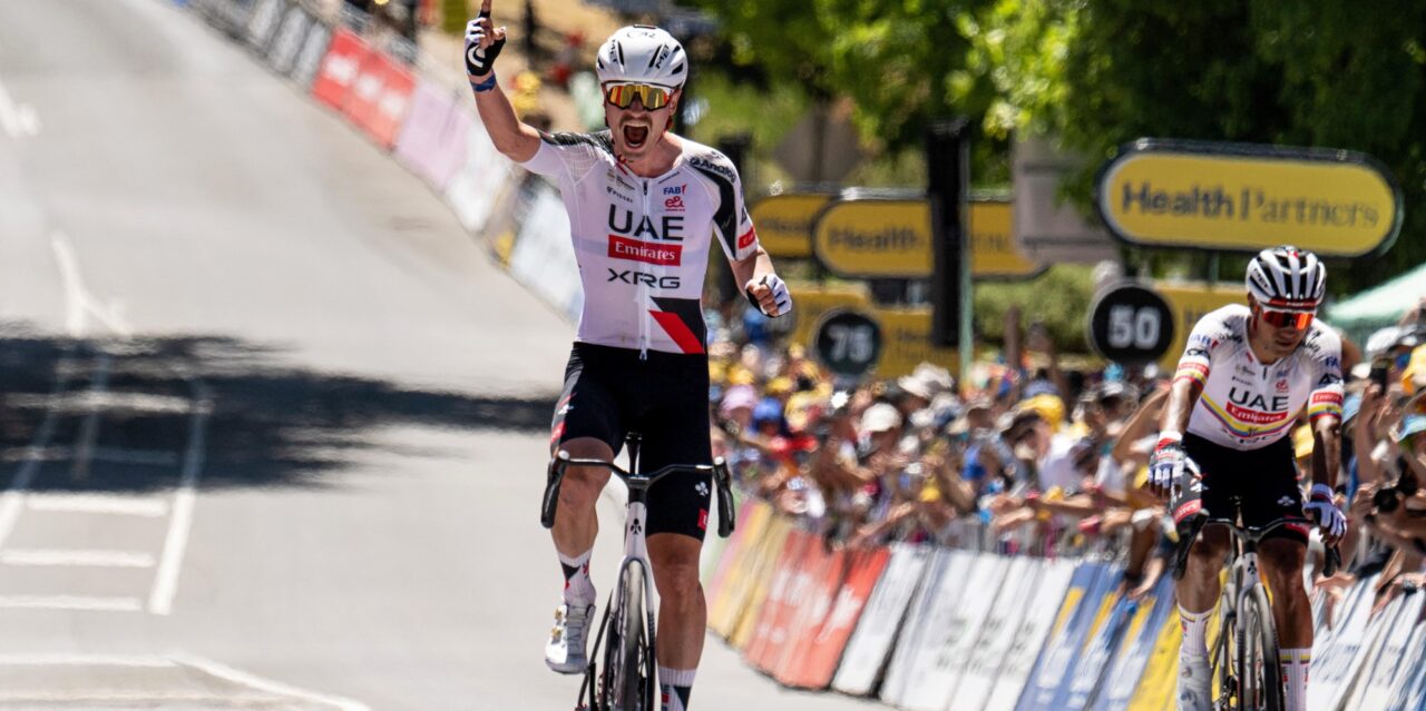 Jay Vine domineert Tour Down Under met UAE Emirates