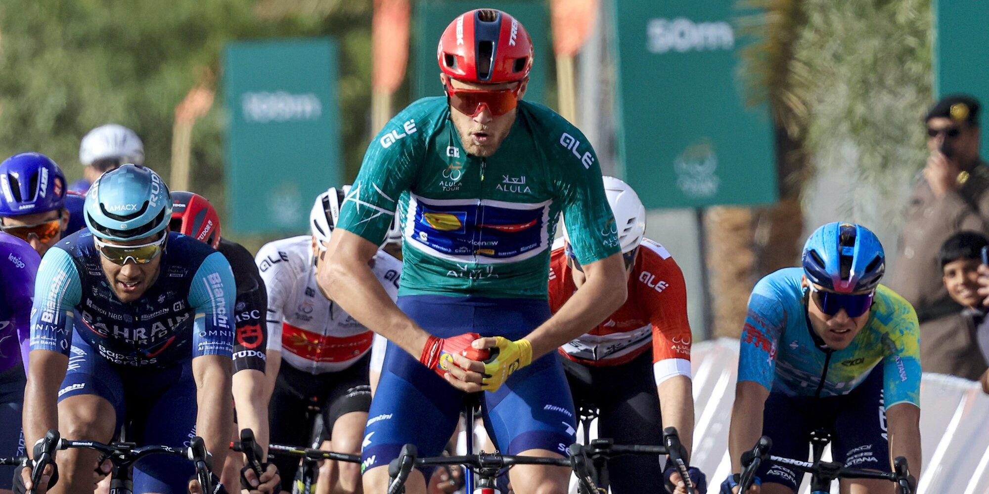 Jonathan Milan wint tweede etappe AlUla Tour - Wielerflits