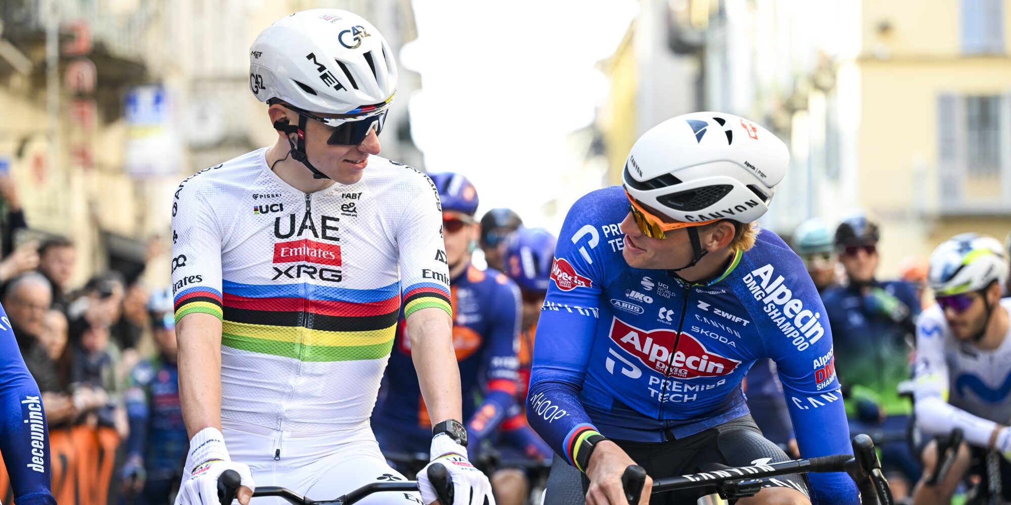 Ronde van Vlaanderen 2026: Zonnige Start, Kans op Bui in Finale