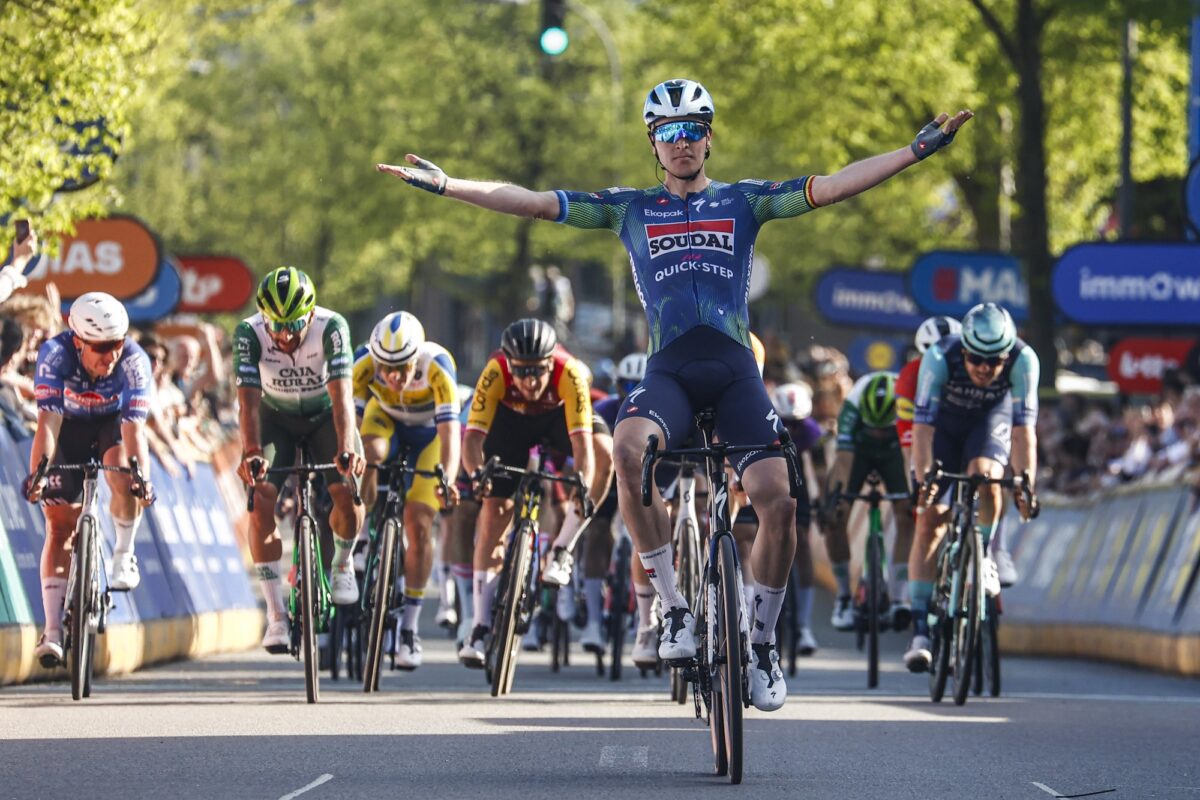 Tim Merlier wint de Ronde van Limburg 2026 met indrukwekkende sprint