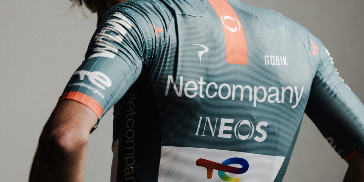 INEOS Grenadiers onthult nieuw tenue met Netcompany als hoofdsponsor