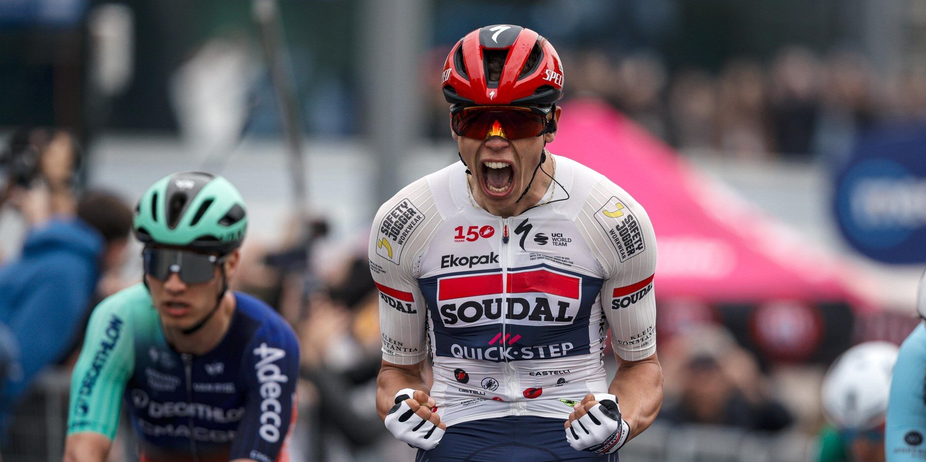 Giro 2026: Paul Magnier wint eerste rit en pakt roze trui