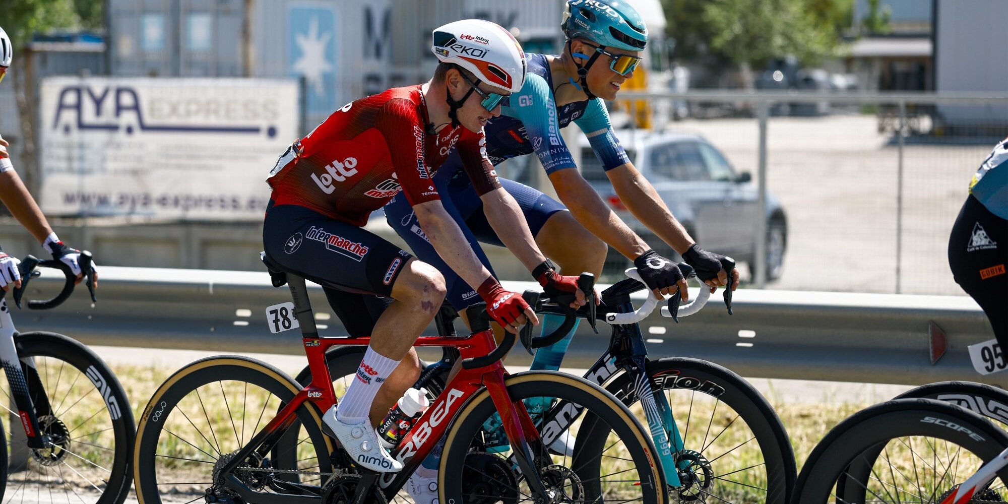 NSN Cycling strikt Santiago Buitrago en Lennert Van Eetvelt