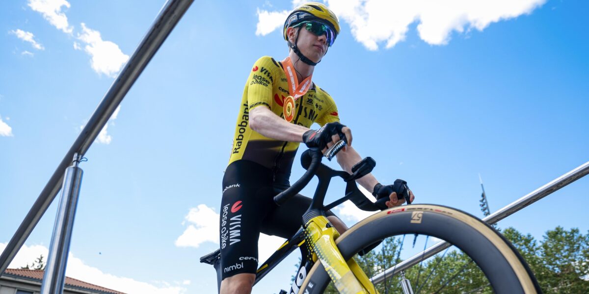 Ziekte treft Visma | Lease a Bike: Jorgenson met drie helpers in Tour ...